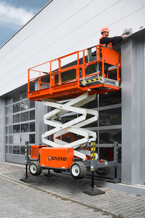 Lithium ion Battery Powered Lifts & Telehandlers | Snorkel Net Zero